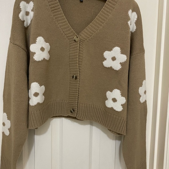 Love Tree | Sweaters | New Love Tree Crop Sweaterbeautifully Designed ...